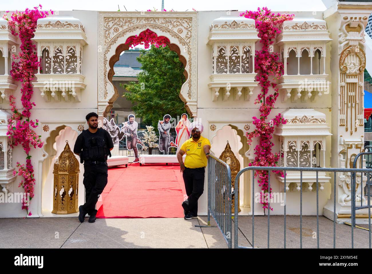 India vip security hi-res stock photography and images - Alamy