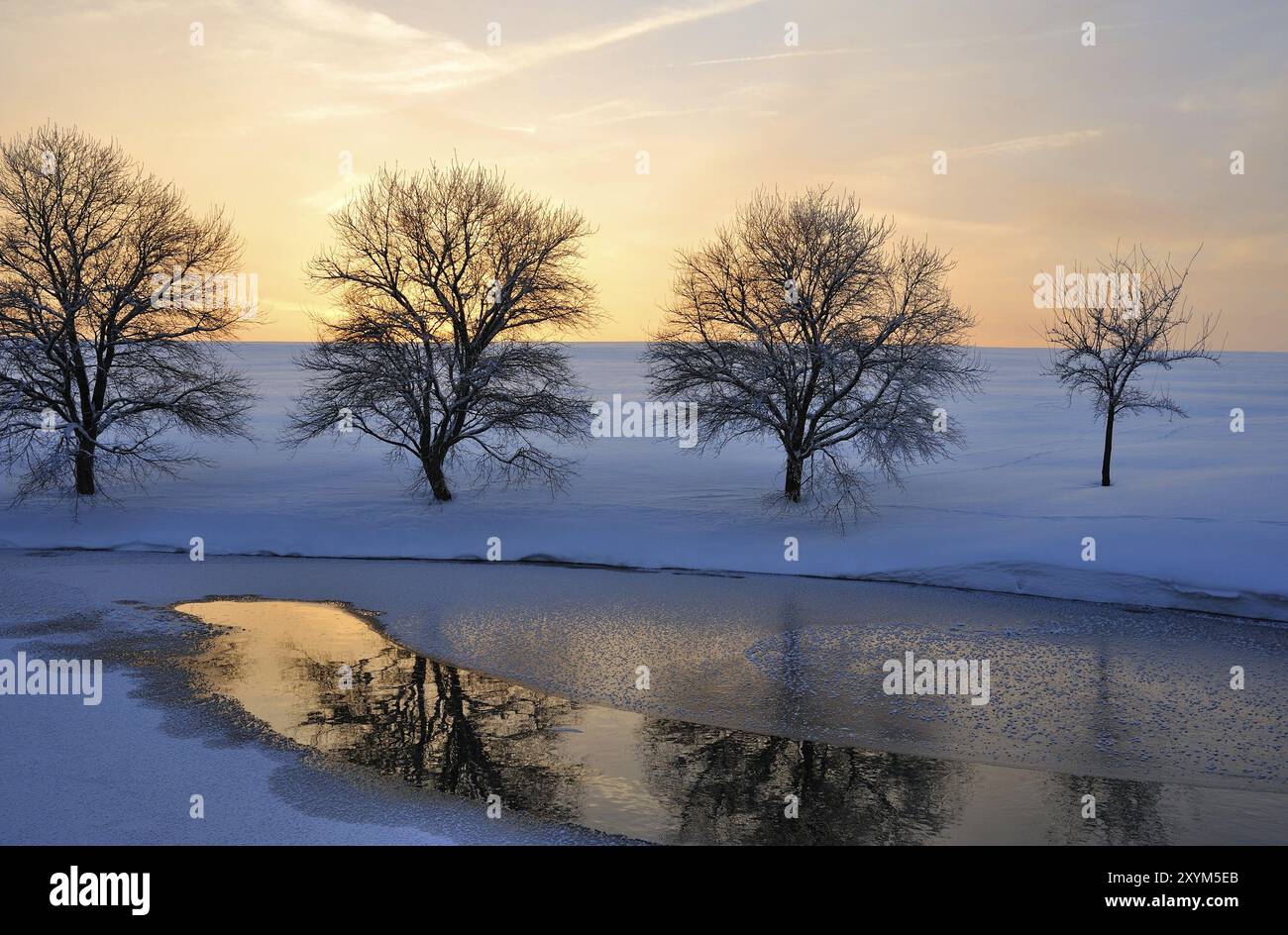 Pristine winter setting hi-res stock photography and images - Alamy