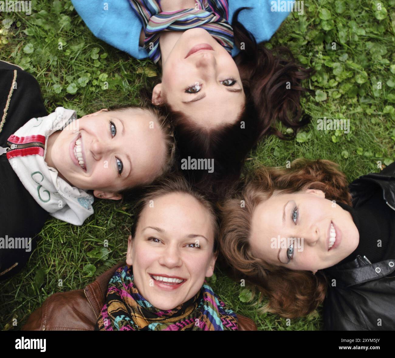 Women friends tour photograph hi-res stock photography and images - Alamy