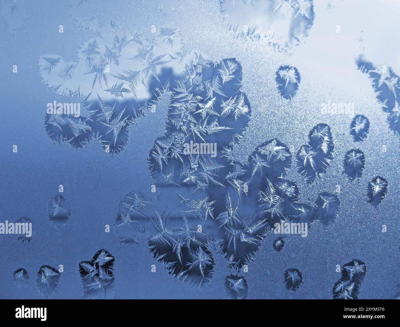 Natural ice pattern on winter window glass Stock Photo - Alamy