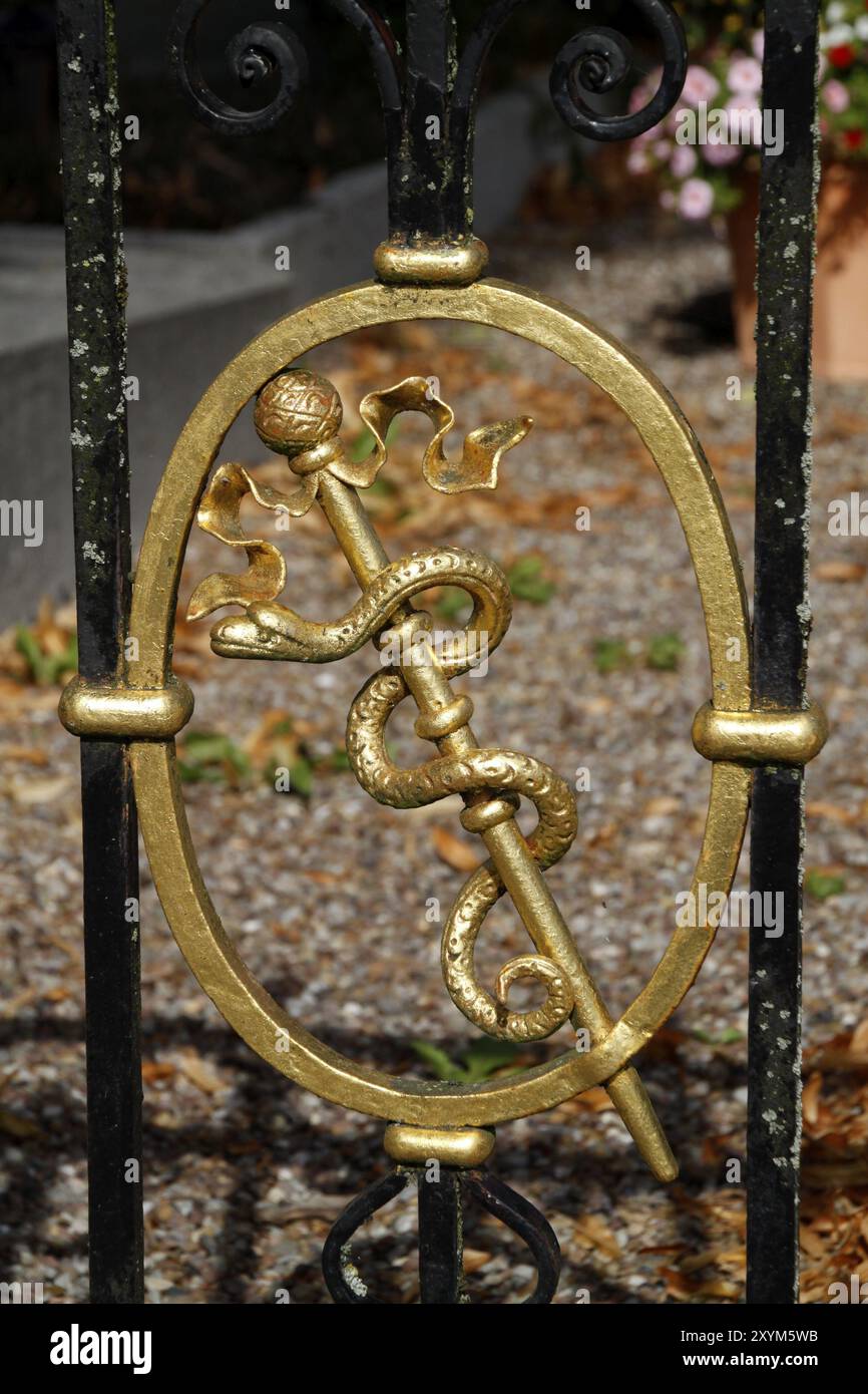 Cemetery sign iron hi-res stock photography and images - Alamy