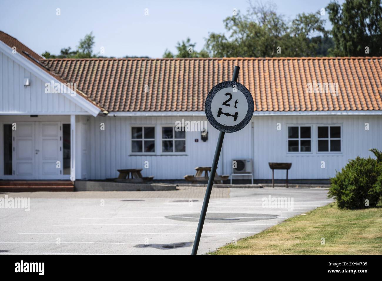 2 tonnes axle weight restriction sign at a parking lot Stock Photo - Alamy