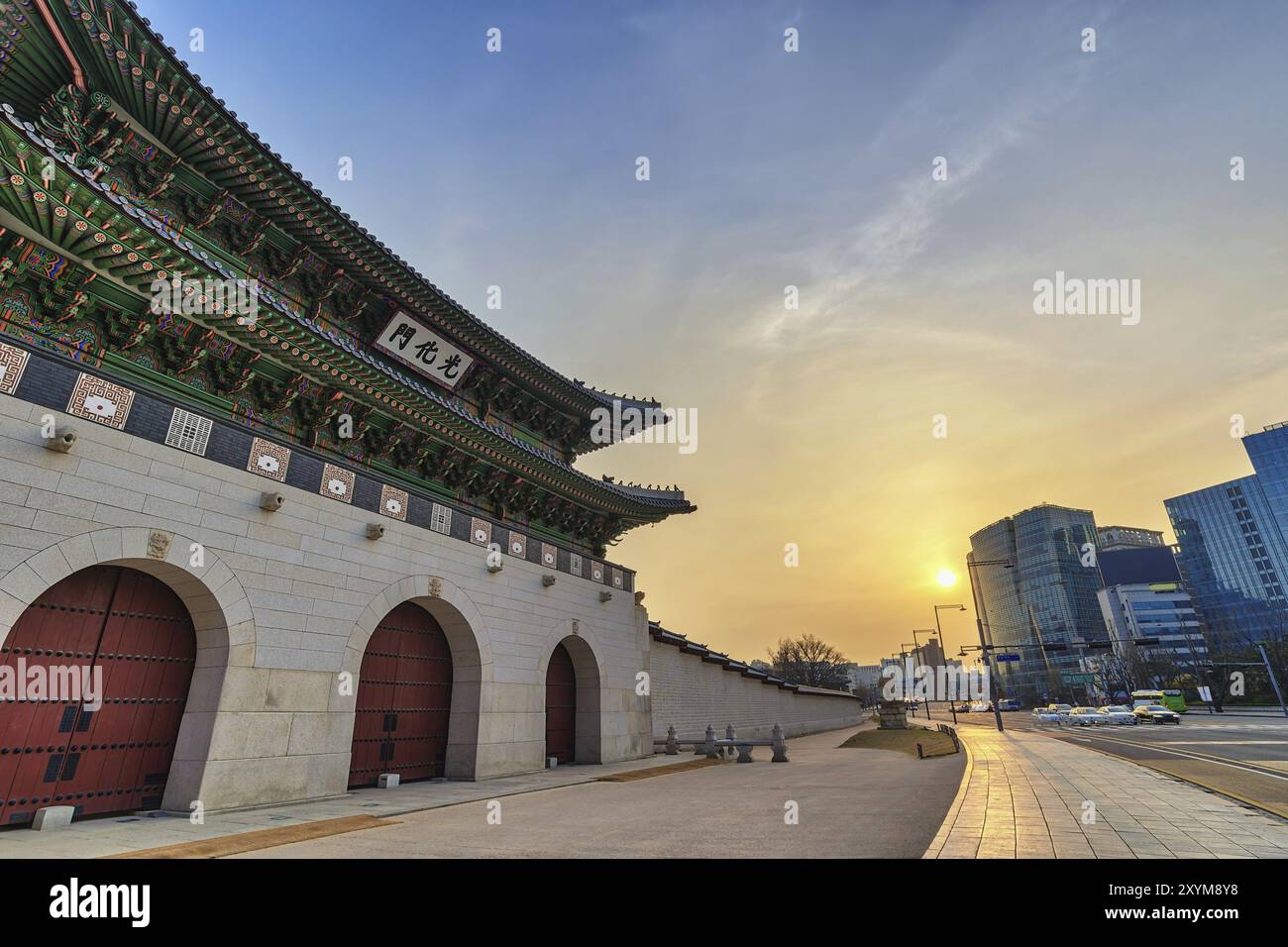 Seoul South Korea, Sunrise city skyline at Gwanghwamun Gate Stock Photo ...