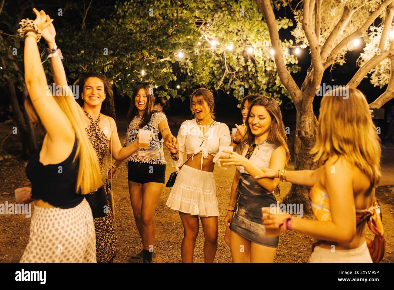Night club partying girls hi-res stock photography and images - Alamy