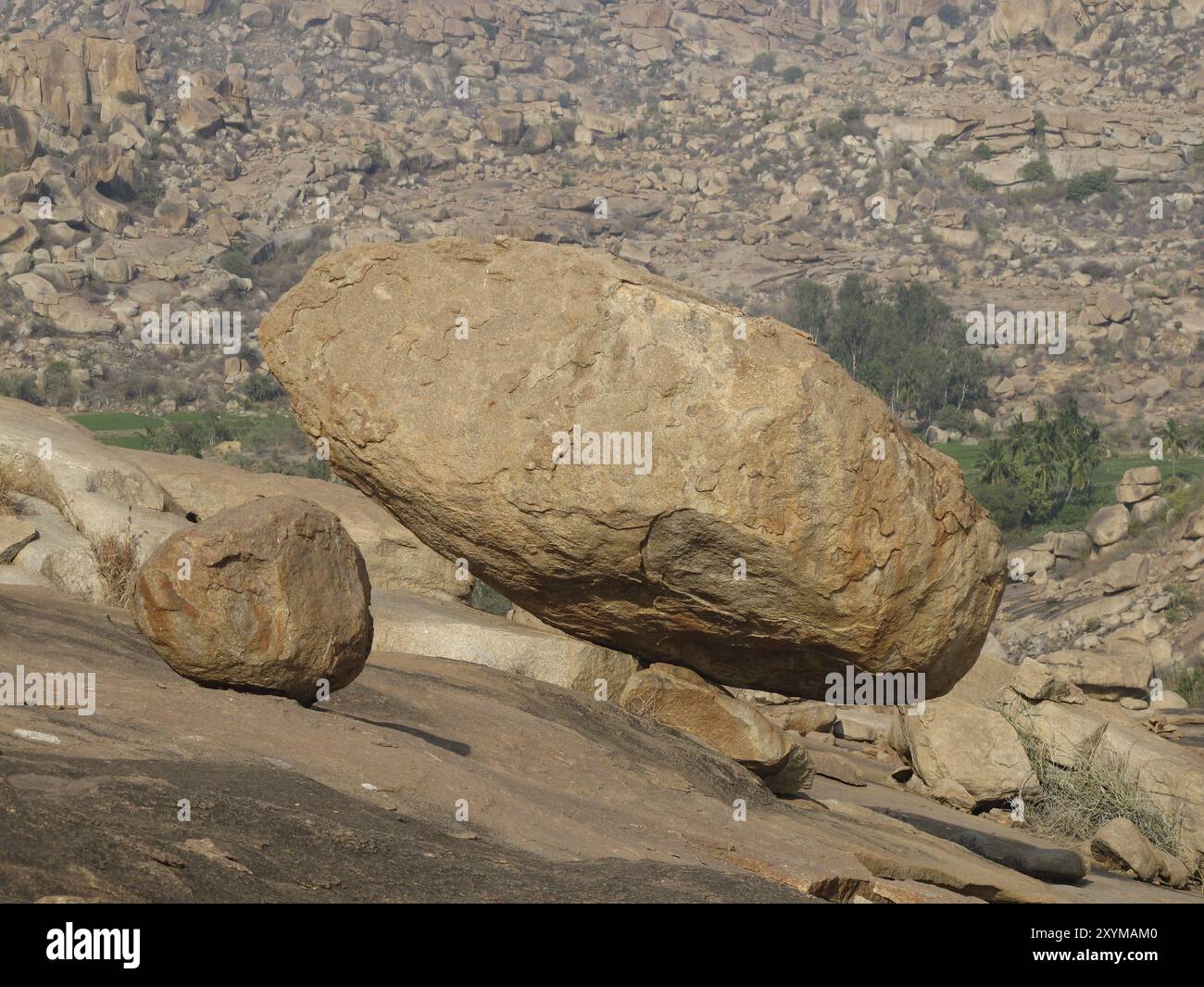 Balancing rock india hi-res stock photography and images - Alamy