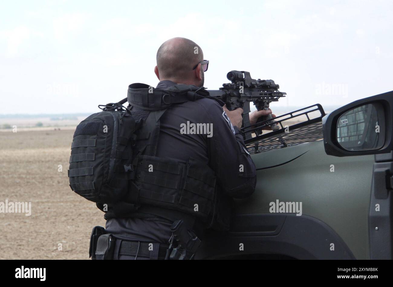 NIRIM, ISRAEL - AUGUST 29: A member of the Israeli security forces ...
