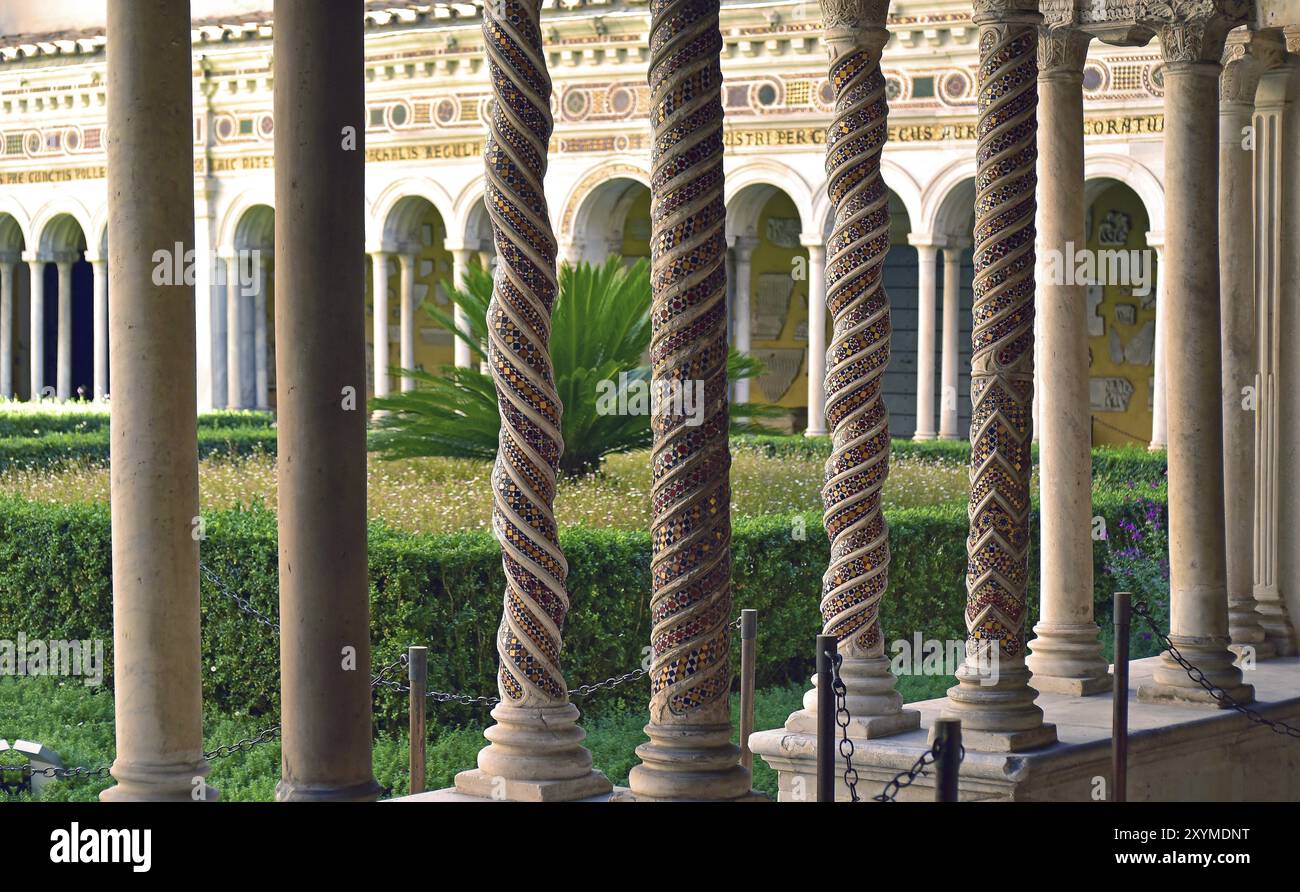 Aisle choir altar columns hi-res stock photography and images - Alamy