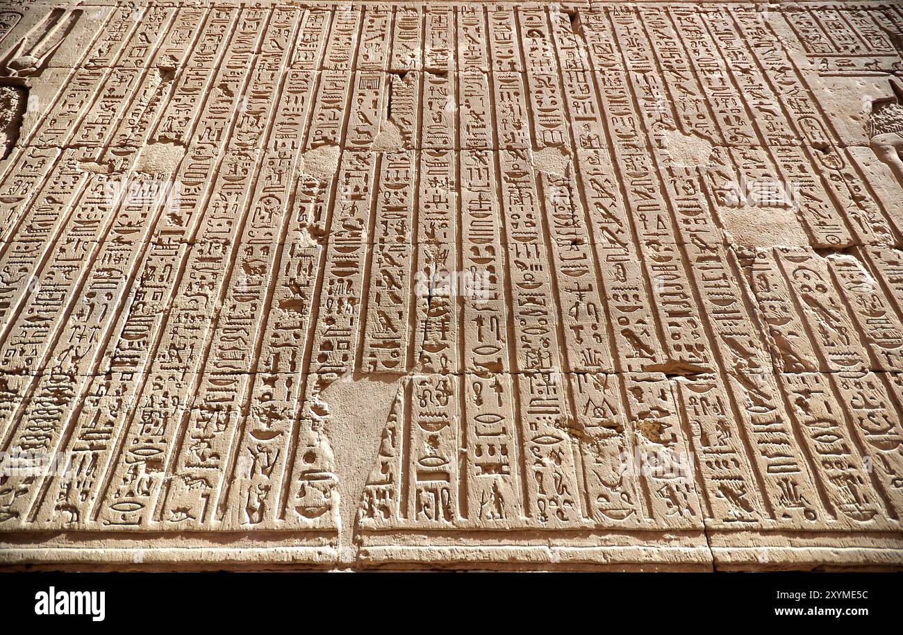 Hieroglyphic scripts hi-res stock photography and images - Alamy