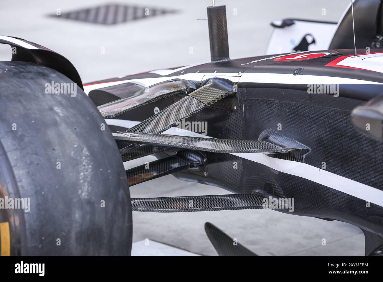 Haas F1 Team VF-24 Ferrari, Mechanical detail, front suspension during ...