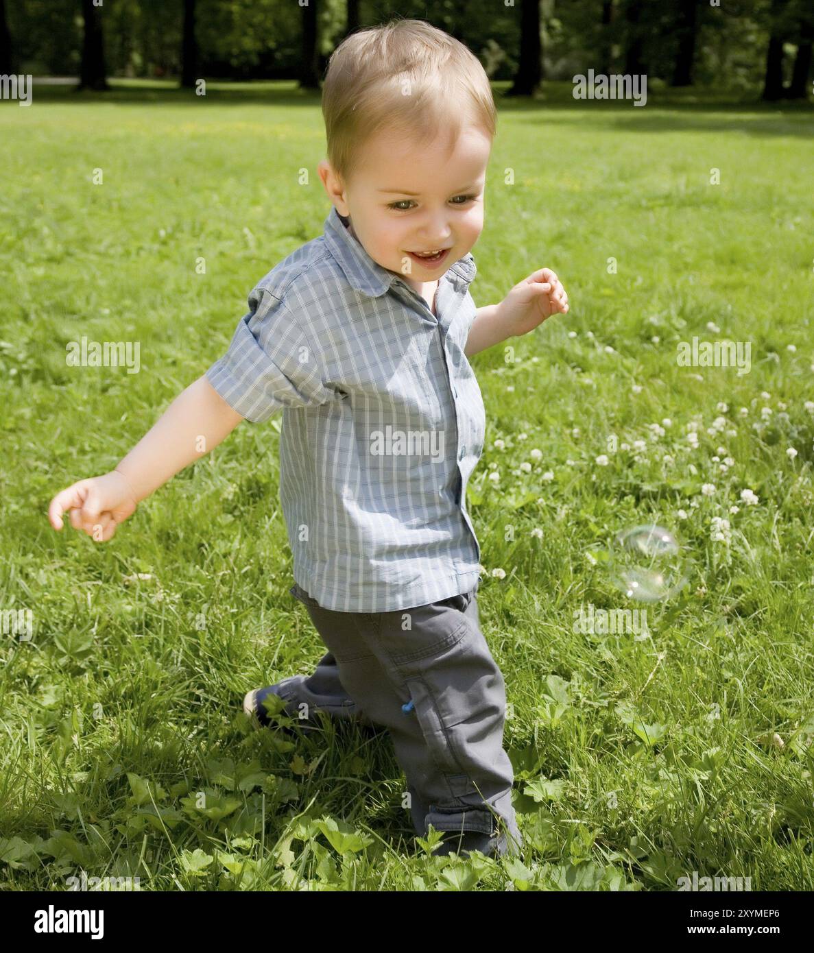 Kid runs on green grass hi-res stock photography and images - Alamy