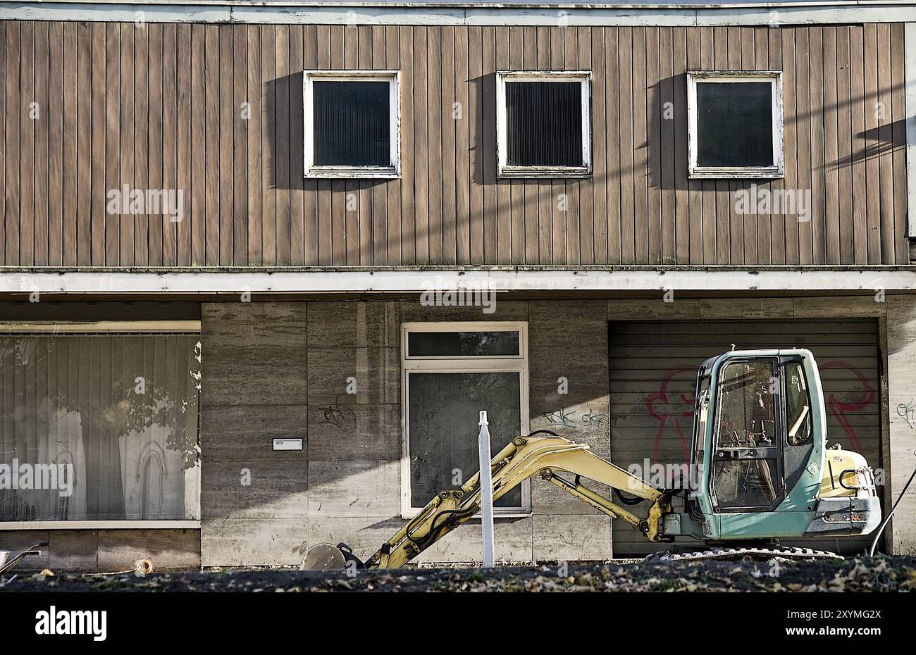 Demolition work on a building Stock Photo - Alamy