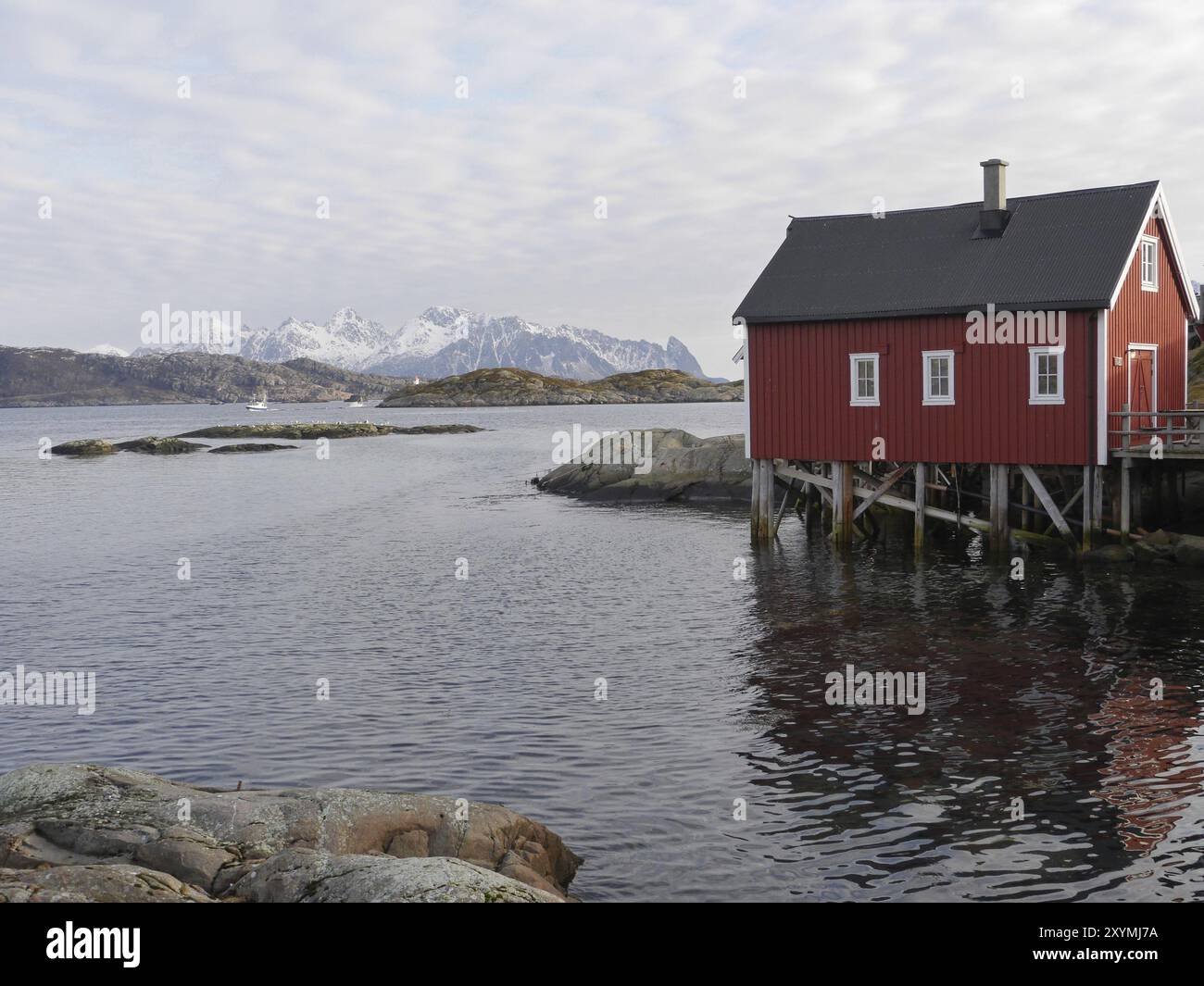Rorbuer at svolvaer hi-res stock photography and images - Alamy