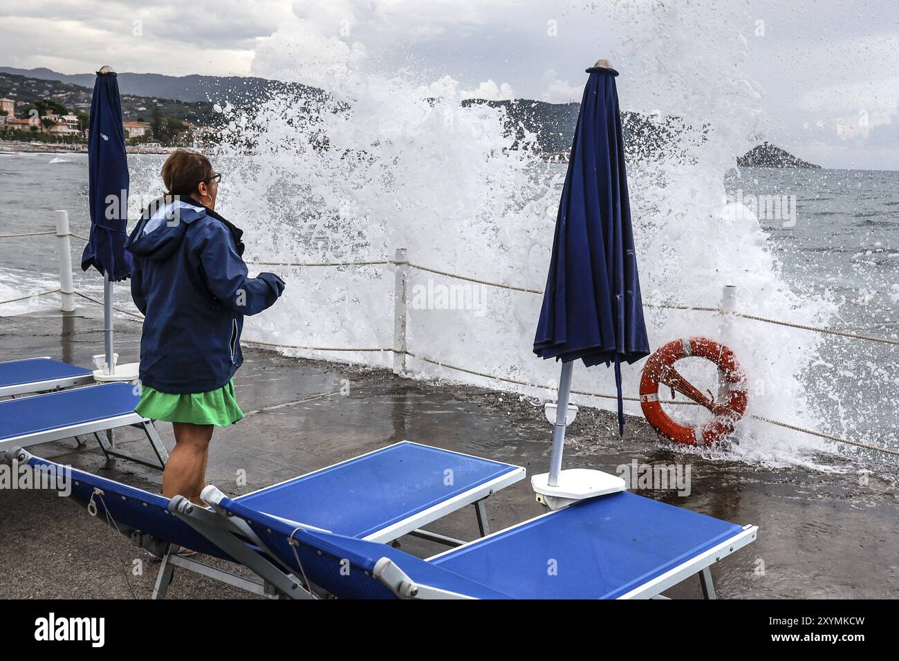 Two bathing women at the waterfront summer hi-res stock photography and ...