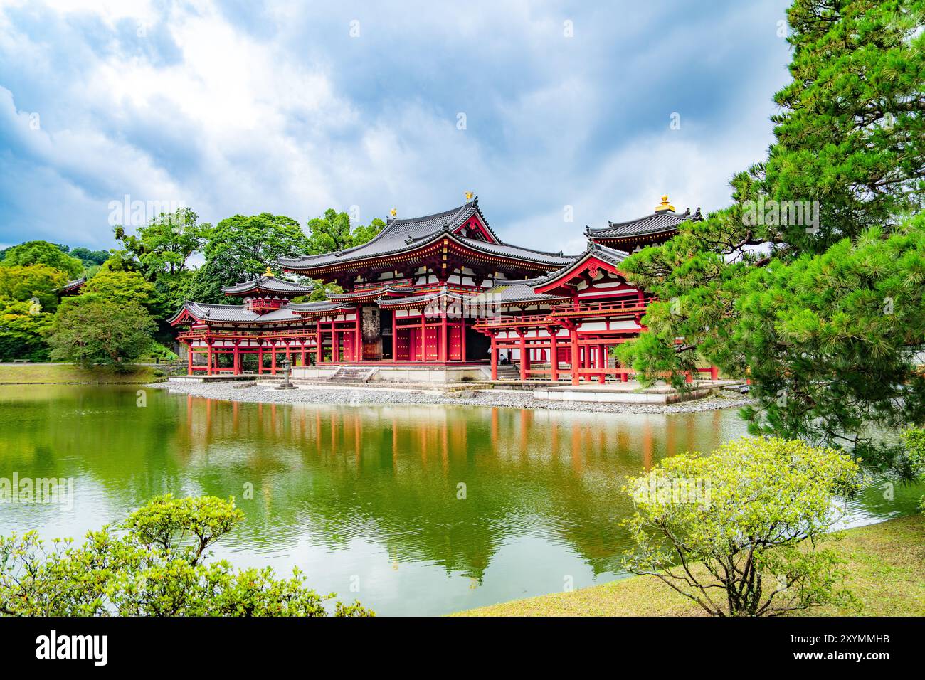 Byodoin buddha hi-res stock photography and images - Alamy