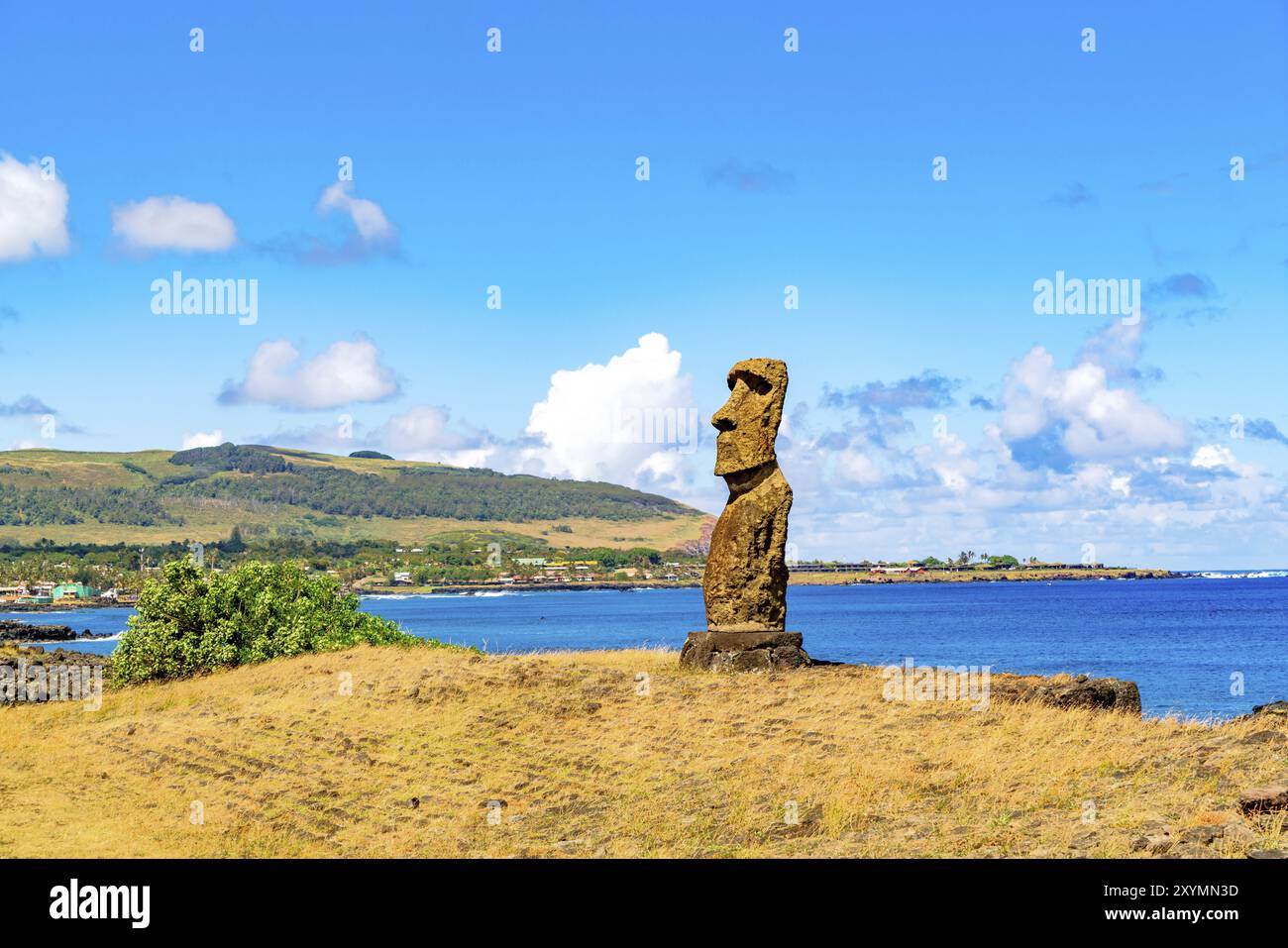 Hanga Kio e Ahu Akapu in Rapa Nui National Park on Easter Island Chile ...