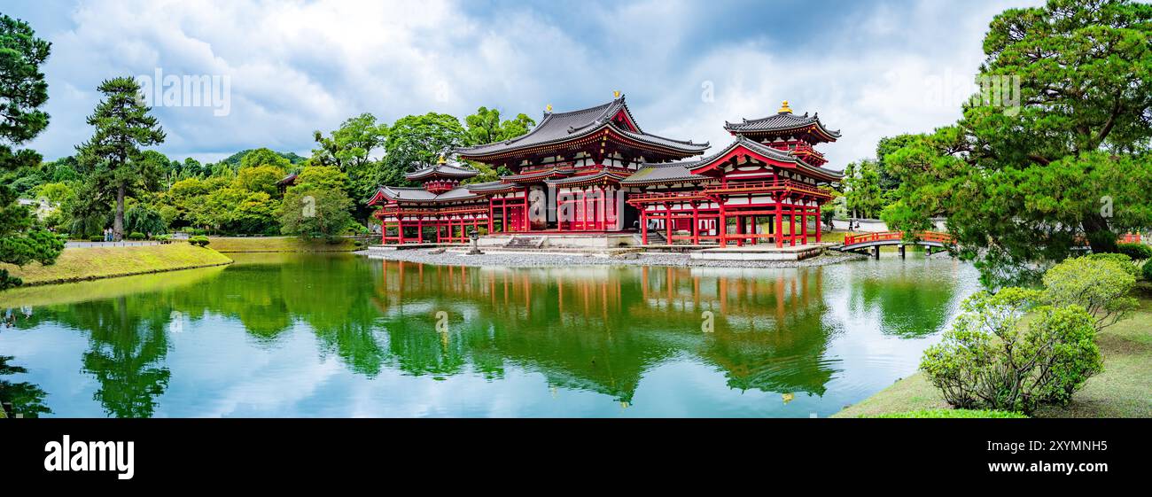 Byodoin temple byodo in autumn hi-res stock photography and images - Alamy