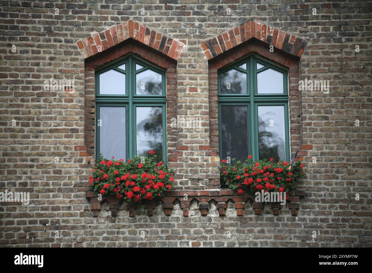 Pointed lancet windows hi-res stock photography and images - Alamy