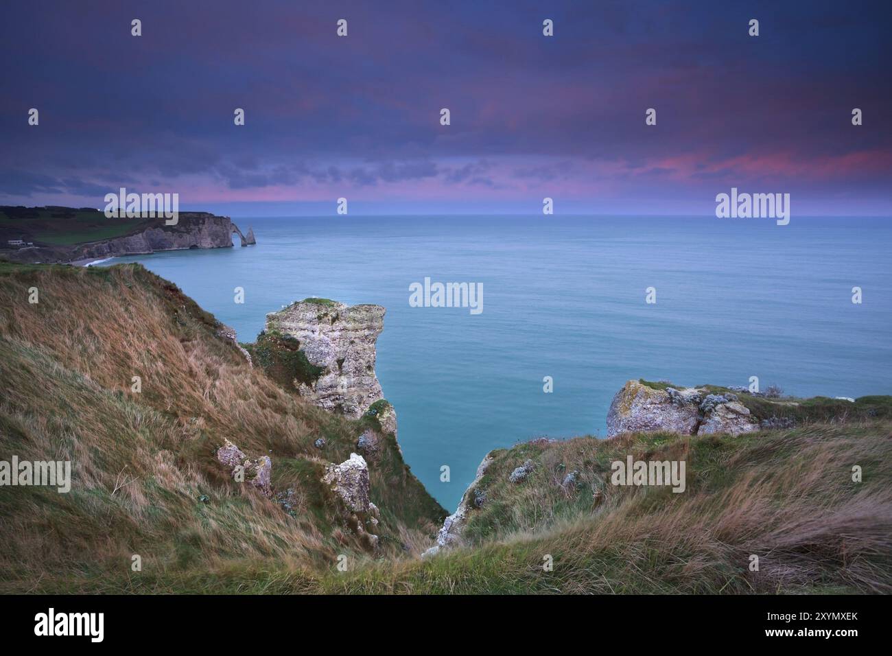 Sunrises over oceans hi-res stock photography and images - Alamy