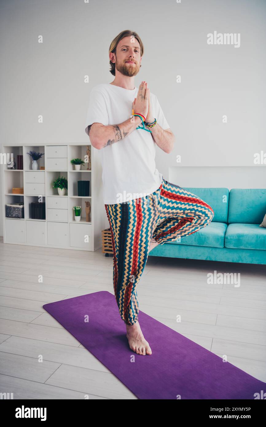 Vertical namaste pose in hi-res stock photography and images - Alamy