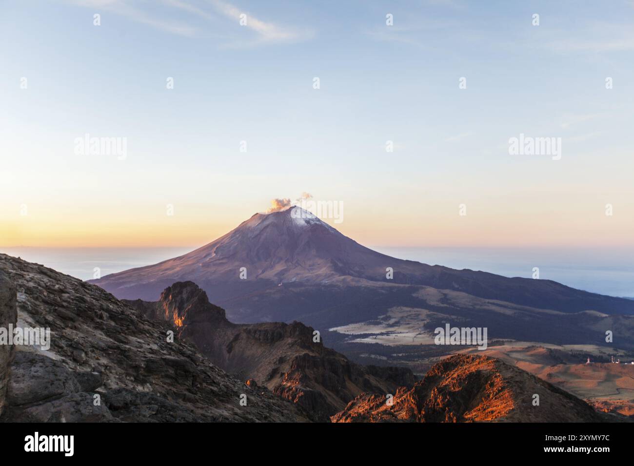 Mexican volcanoes hi-res stock photography and images - Alamy