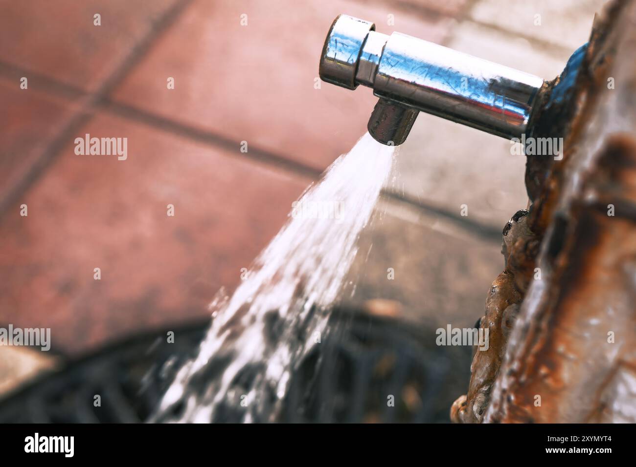 Old water pump sink hi-res stock photography and images - Alamy