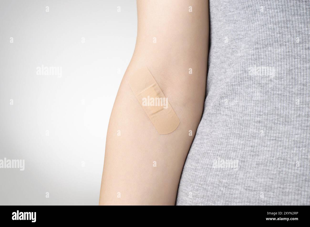 Bandage arm female hi-res stock photography and images - Alamy