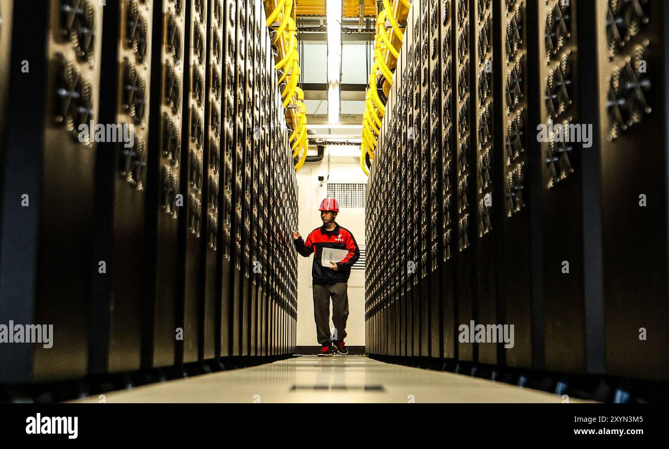 (240830) -- GUIYANG, Aug. 30, 2024 (Xinhua) -- A staff member works in ...
