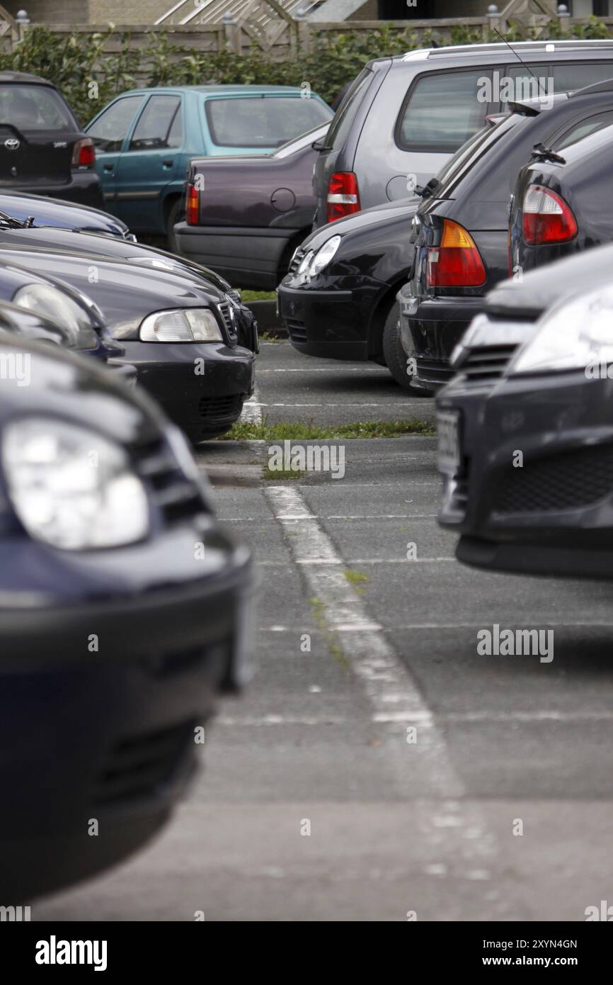 Multi storey car park with parked vehicles hi-res stock photography and ...