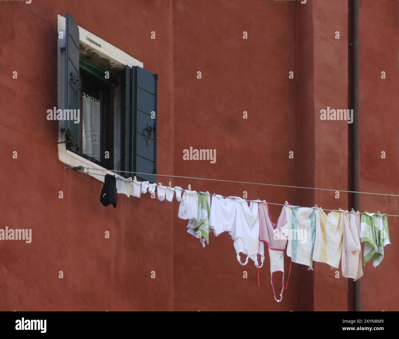 Apartment buildings clothesline hi-res stock photography and images - Alamy