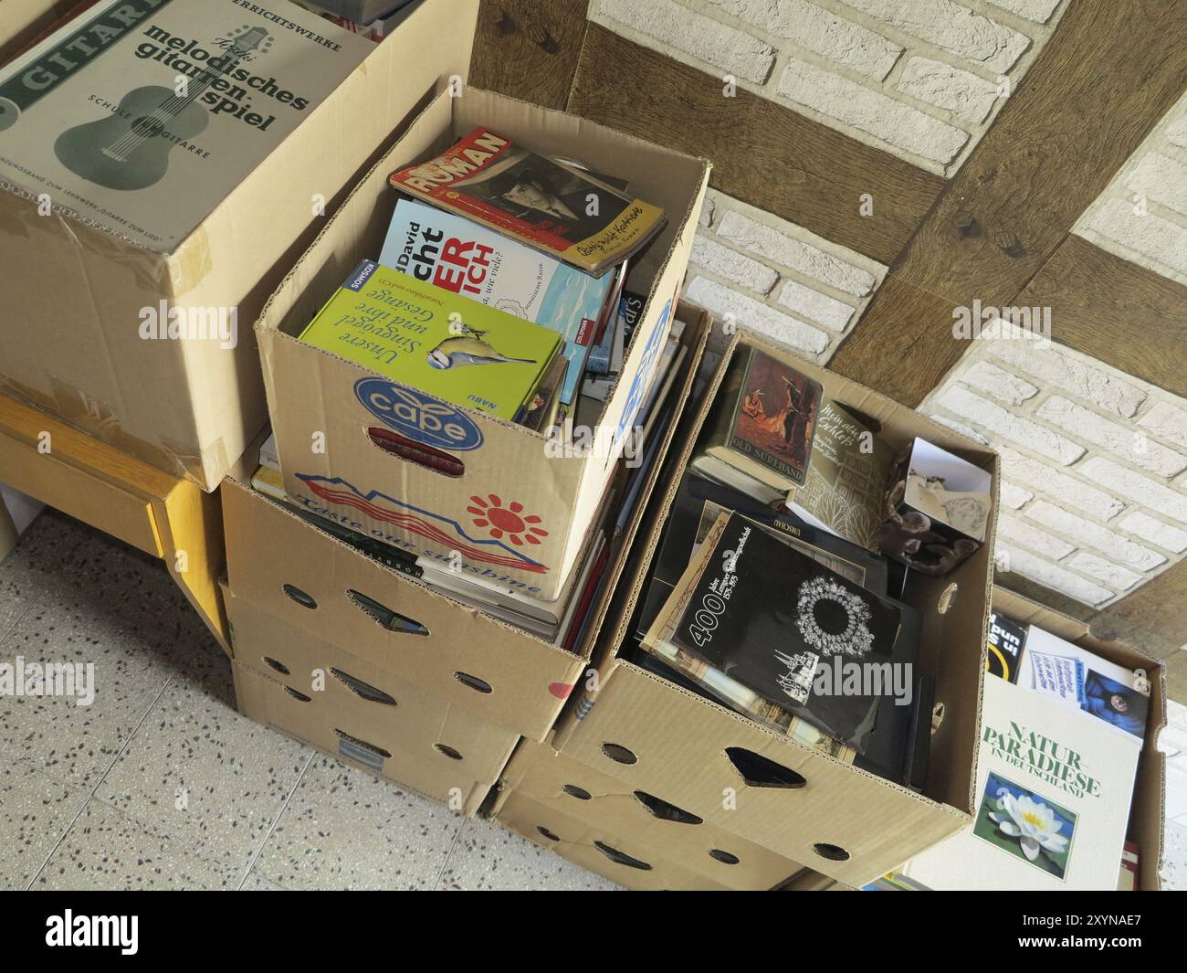 Used empty cardboard boxes hi-res stock photography and images - Alamy