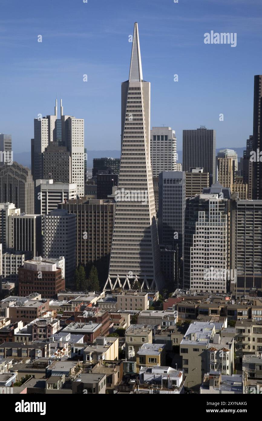 View of the San Francisco skyline with the Trans America Building in ...