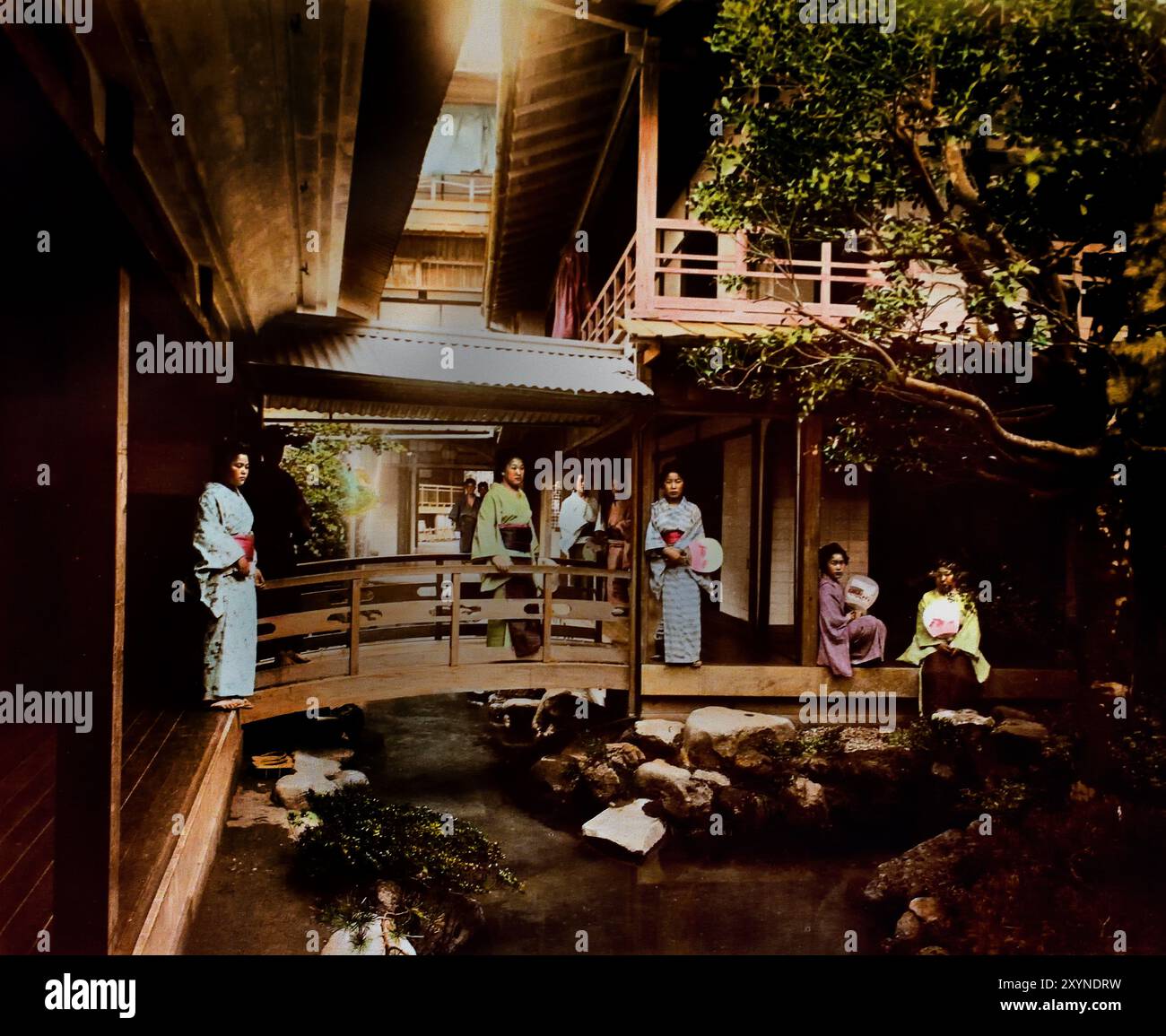 Courtyard of the Fukuzumiro Inn Tonasawa 1890 by Kusakabe Kimbei ...