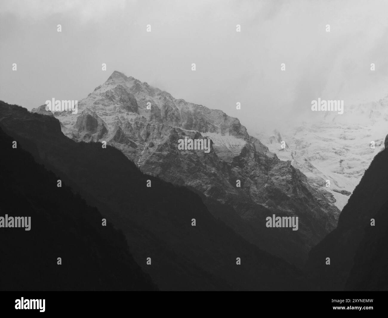 Mountain nepal peaks range Black and White Stock Photos & Images - Alamy
