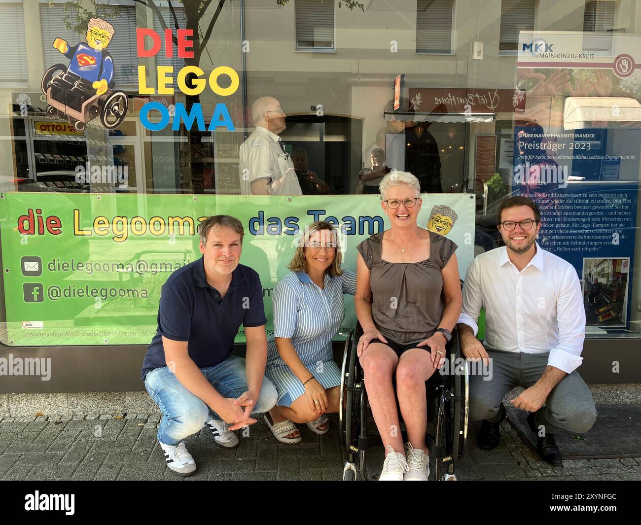 Hanau, Germany. 28th Aug, 2024. "Lego grandma" Rita Ebel (2nd from ...