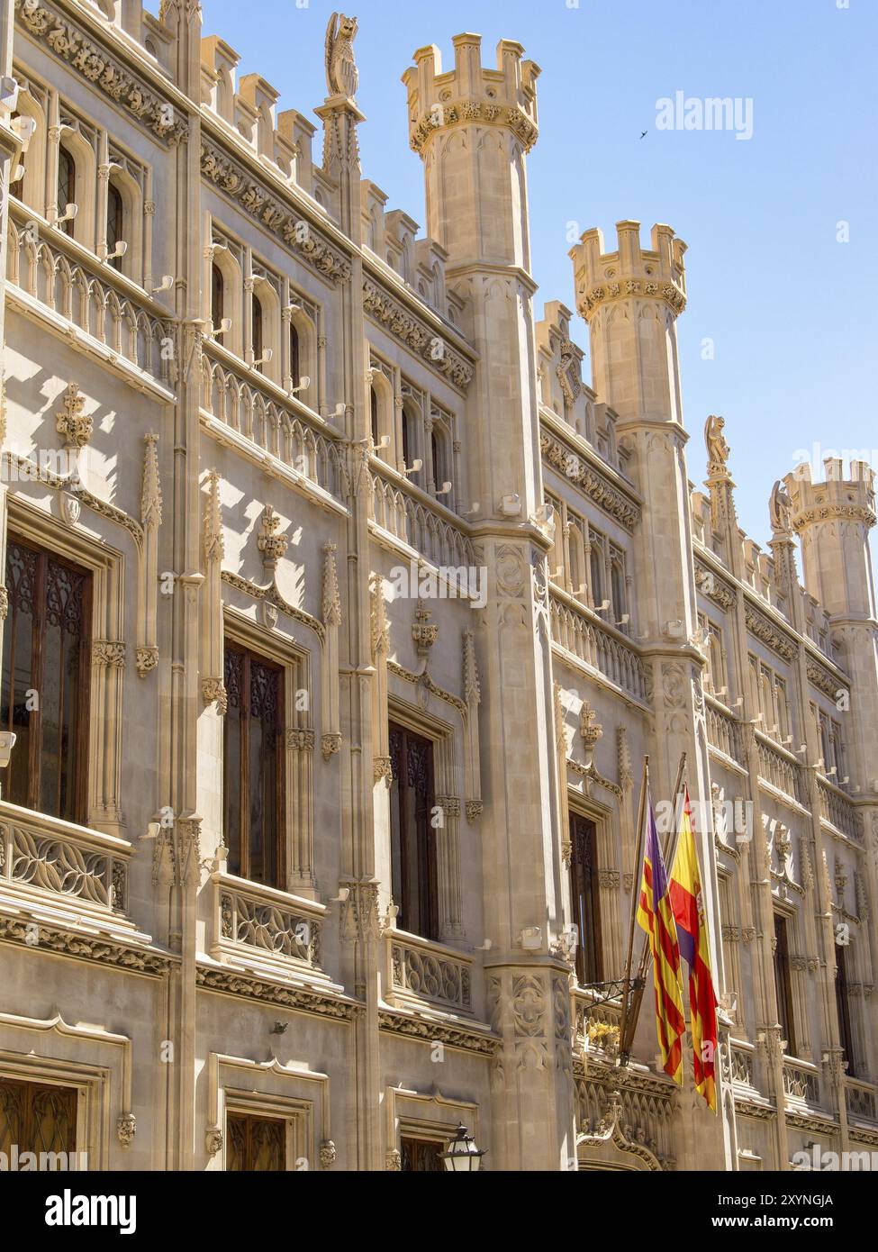 Side view of a magnificent historic building, decorated with sculptures ...