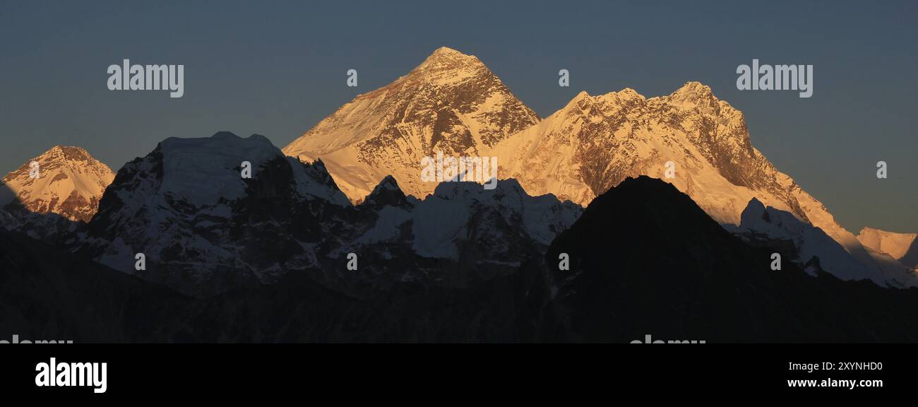 Sunset view from Gokyo Ri. Mount Everest Stock Photo - Alamy