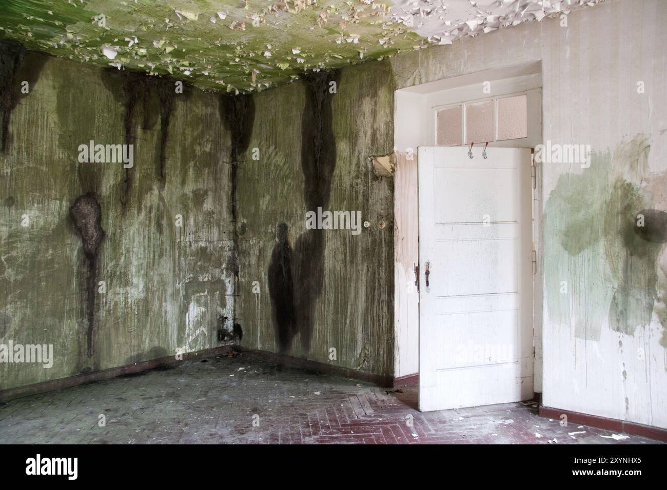 Dingy room hi-res stock photography and images - Alamy