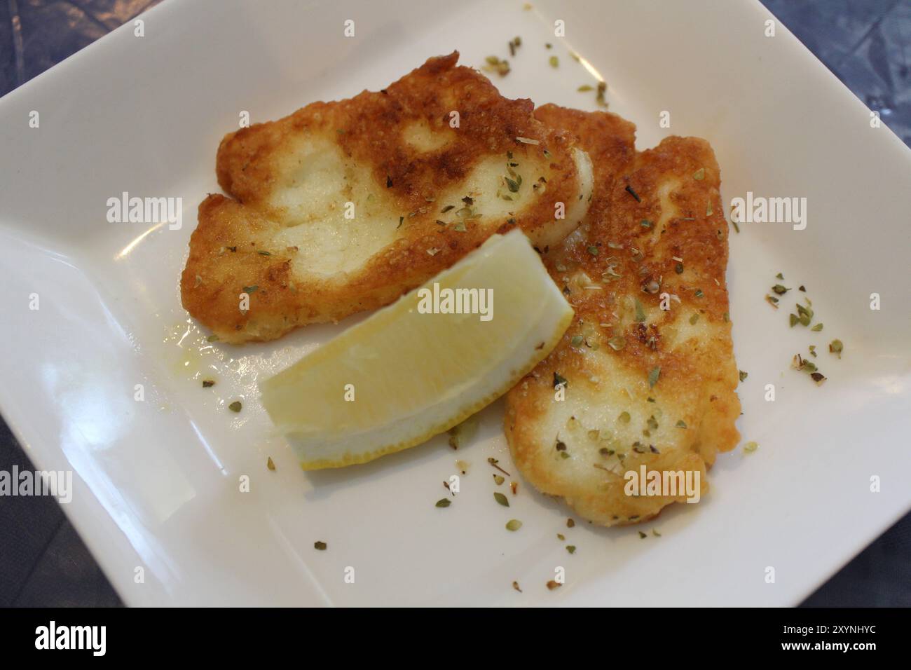 Greek cuisine: saganaki (Greek fried cheese) with lemon Stock Photo - Alamy