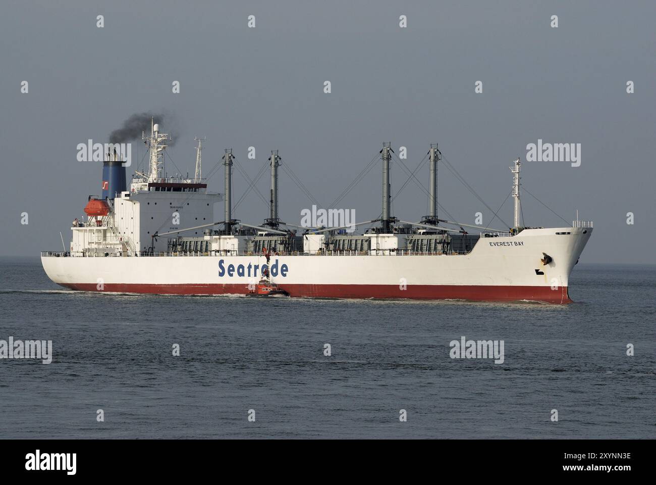 Reefer vessel Everest Bay arriving on 20.09.2008 off Cuxhaven IMO ...