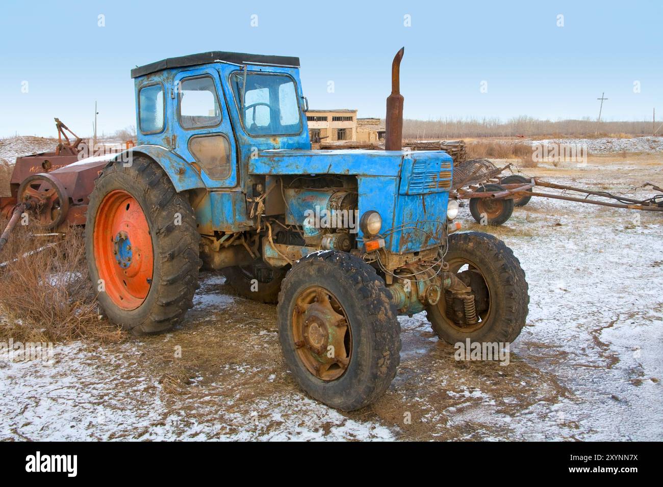 The big power heavy building bulldozer Stock Photo - Alamy