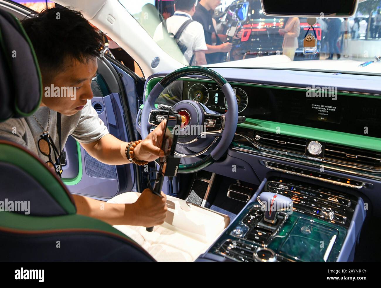 Chengdu, China's Sichuan Province. 30th Aug, 2024. A visitor takes ...