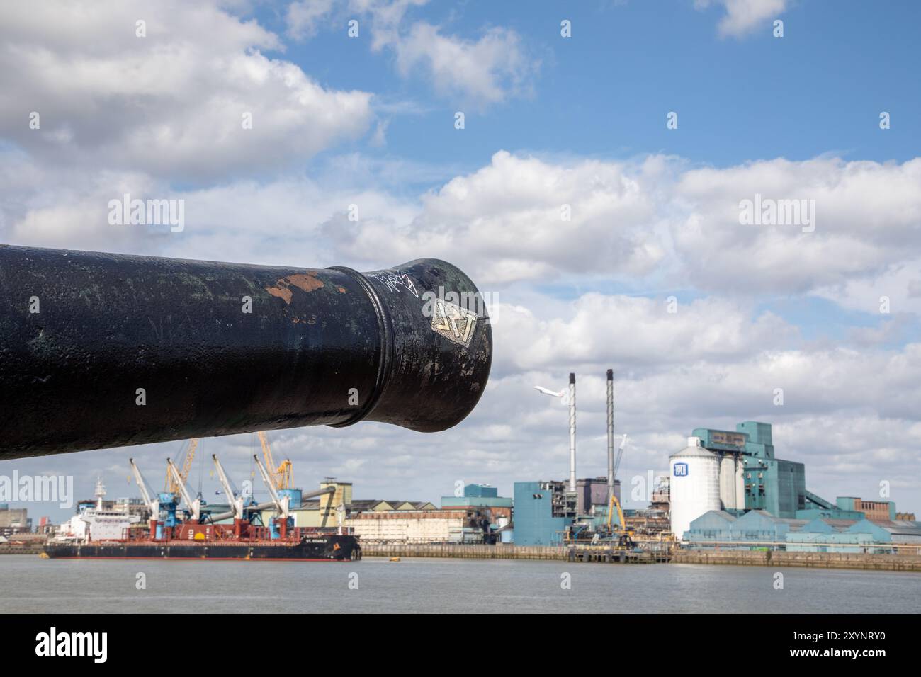 Defunct cannons overlooking the river Thames in Woolwich, London ...