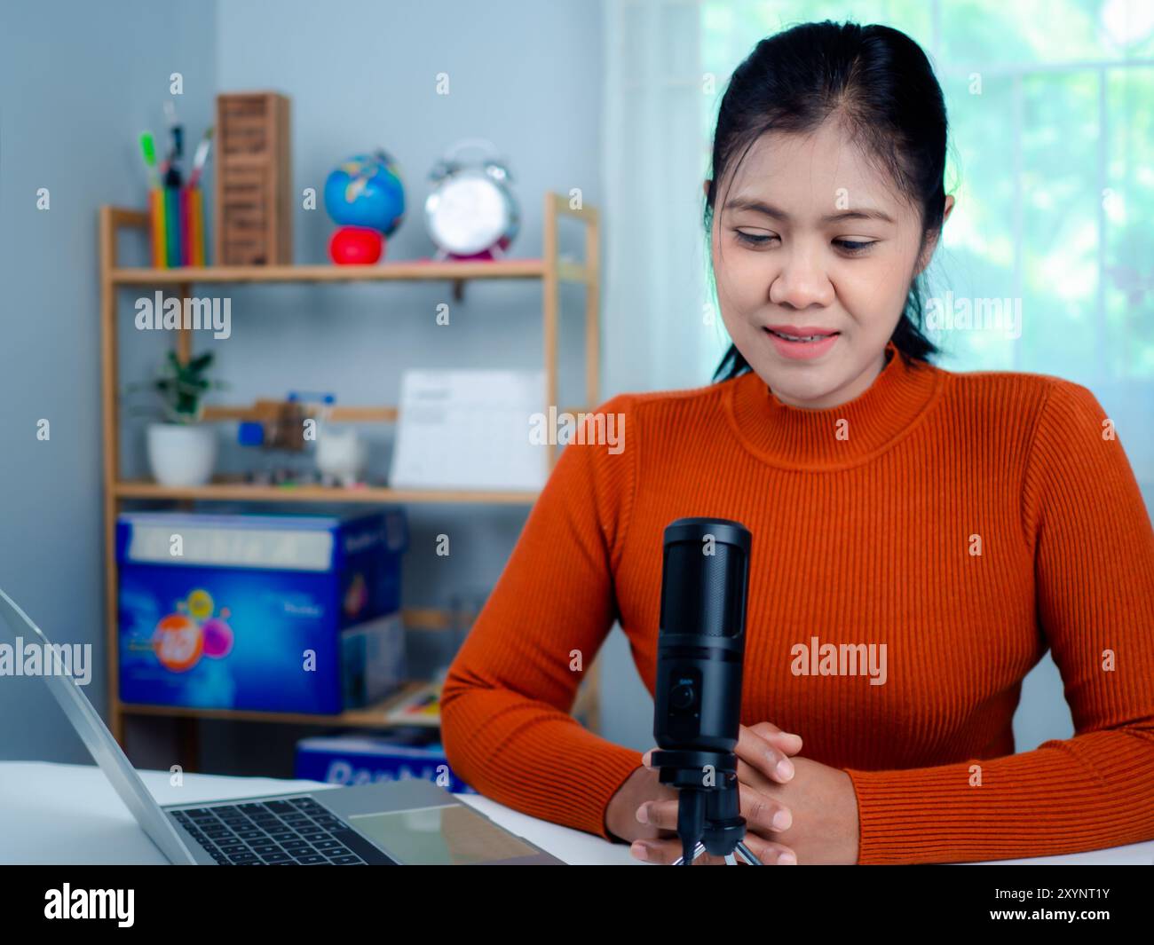 Microphone stand laptop hi-res stock photography and images - Alamy