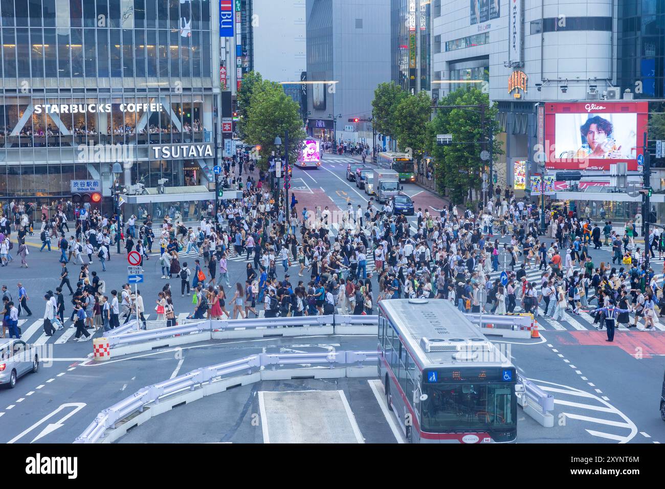 Shibuya station bus hi-res stock photography and images - Alamy