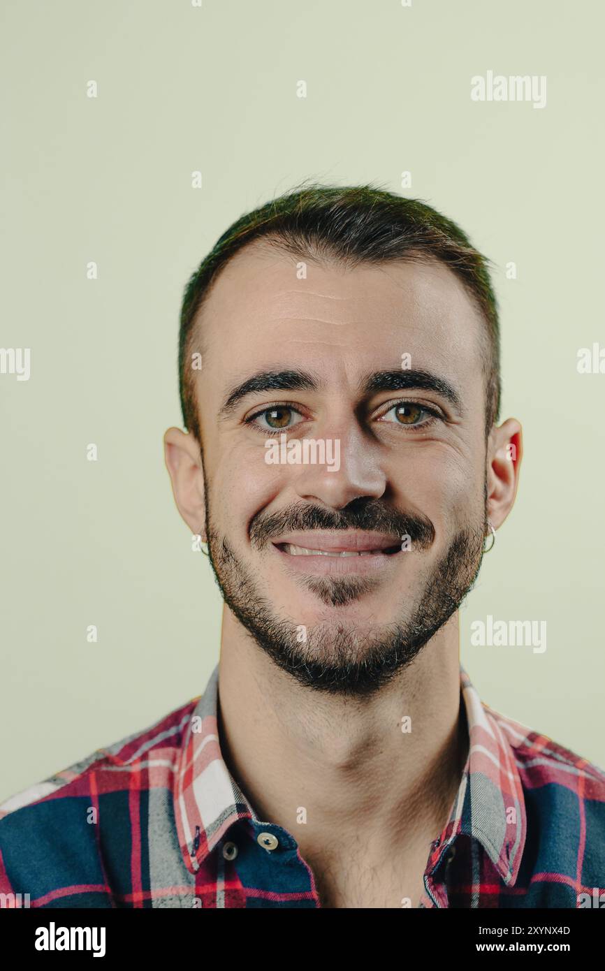 Man in a plaid shirt hi-res stock photography and images - Alamy
