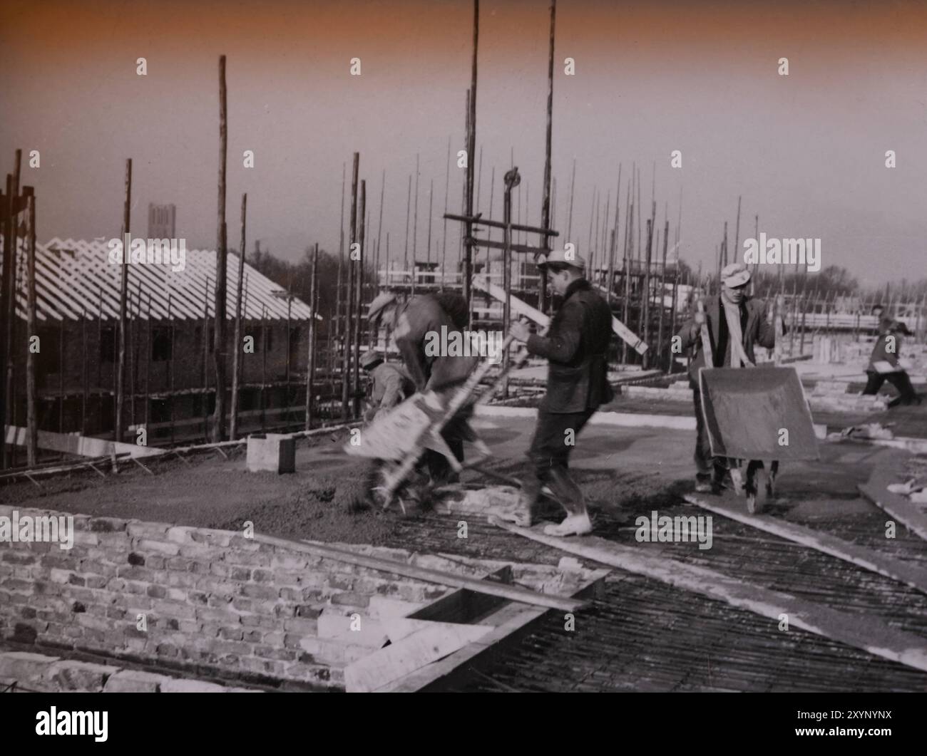 Hausbau GER, 20231116,, Aufnahme ca. 1950 Symbolbild, Hausbau, Iim ...