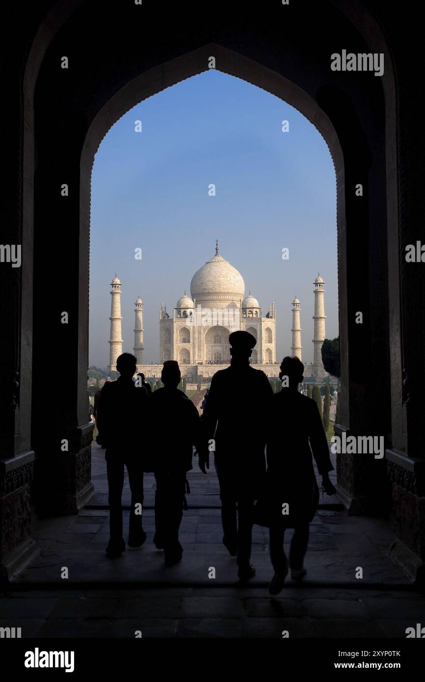 A silhouette of the entrance of the south gate of the Taj Mahal Stock ...