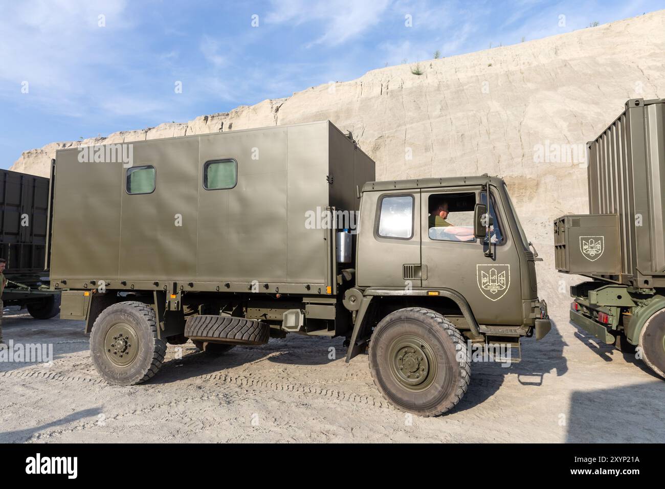Mobile vehicle repair workshops hi-res stock photography and images - Alamy