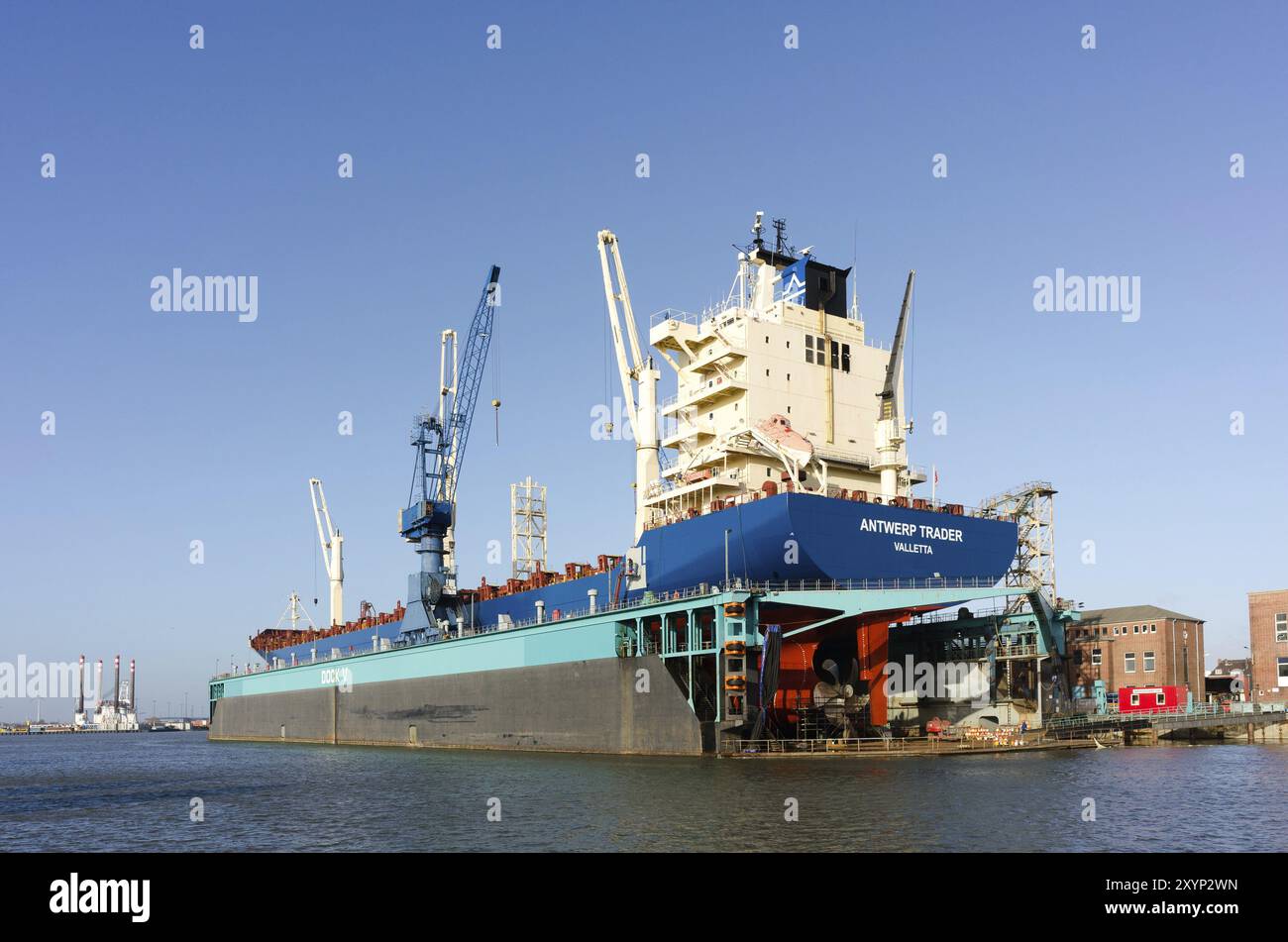 Empty cargo dock cranes containers hi-res stock photography and images ...