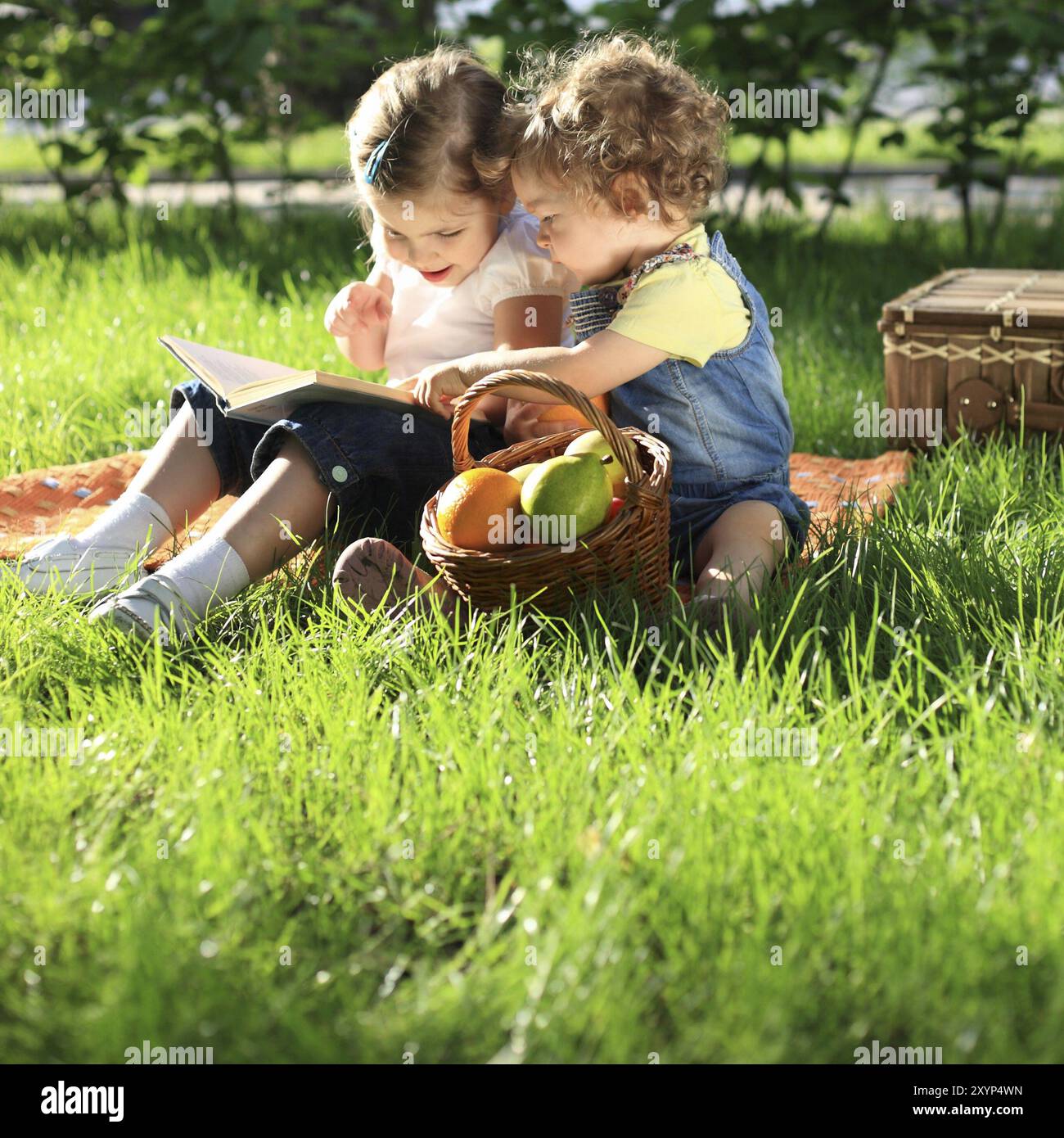 Children being read in hi-res stock photography and images - Alamy
